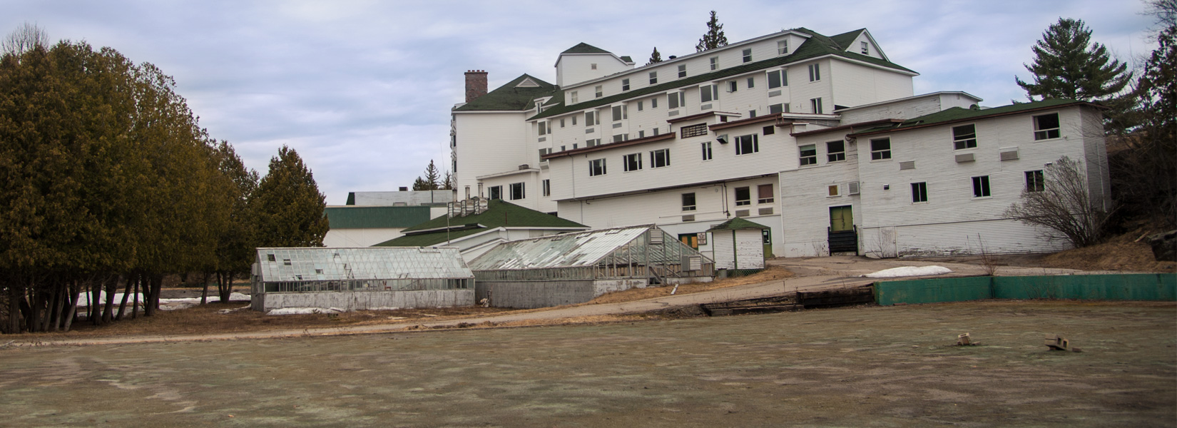 The Gray Rocks abandoned hotel | Urbex playground